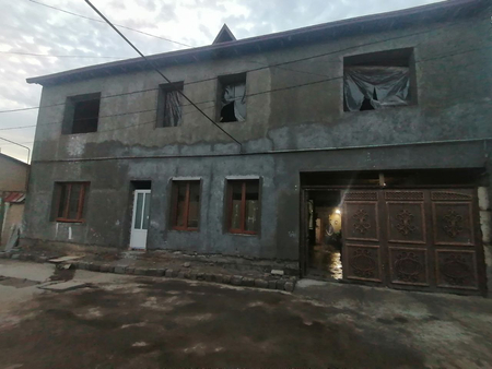 Xovli sotiladi 11 xona