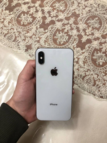 Iphone x……………