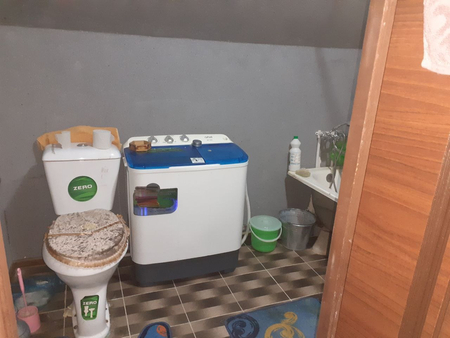 Срочно продаётся. Srochna sotiladi.