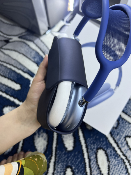 Apple AirPods Max Sky Blue