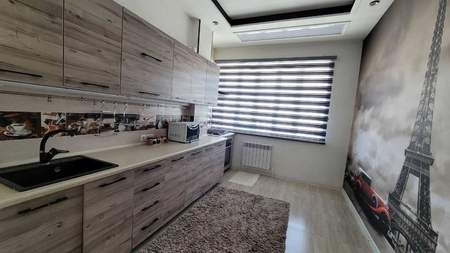 Срочно продается трехкомнатная квартира в Яккасарайе  8/9 (J2850)