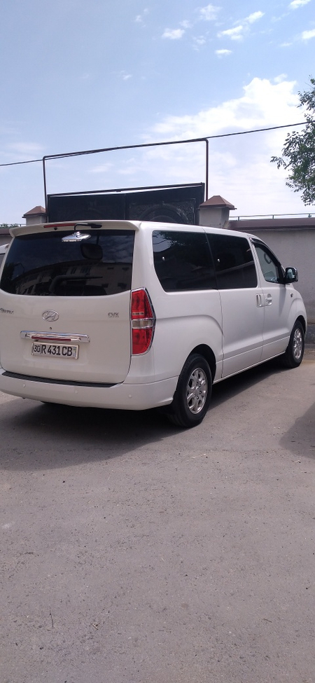 Hyundai  starex.