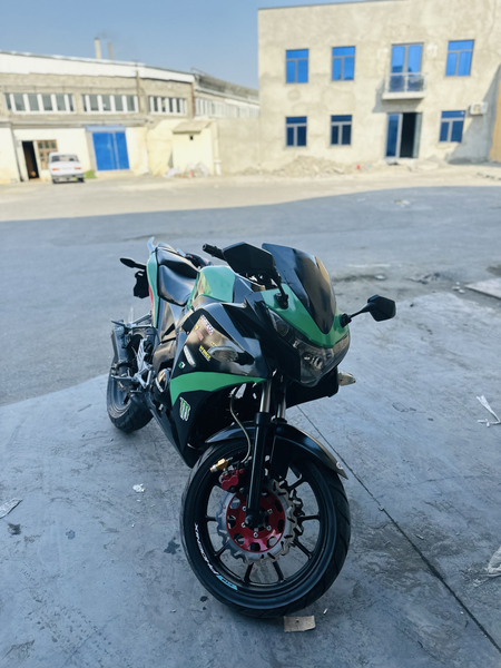 1600$ srochna sotiladiHonda cbr orginal kuzov