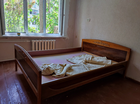 Деревянная кровать