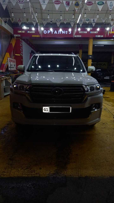 Toyota Land Cruiser 200 V6 2018 год