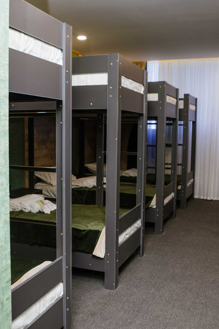 Bed & Pillow (Hostel)