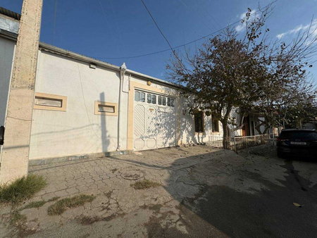 Tayyor 5 sotiqli hovli sotiladi.