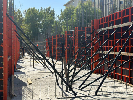 Опалубка и телескопические стойки