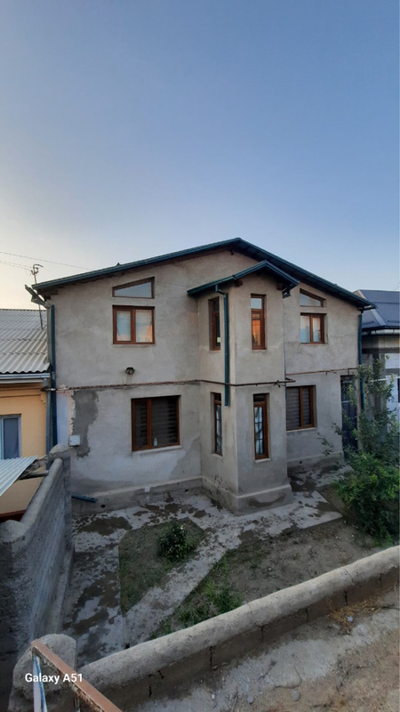 bekobod shaxr Shaxmatda srochna uy sotiladi 4 sotih