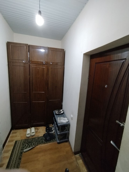 Продаётся Сергели 4  2х ком 1 этаж