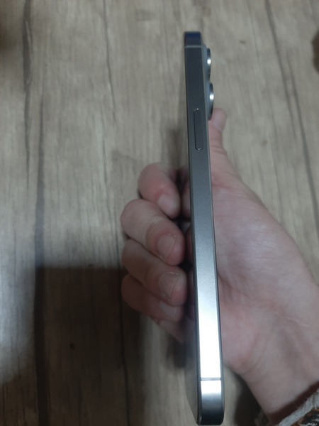 Iphone 15 pro max 256 gb sotiladi