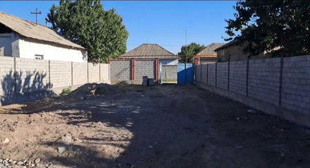 Чирчик азадбашда 5.6 сотка атрофи полный уралган, фундамент лойиха бор