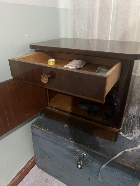 Тумбочка для спальни