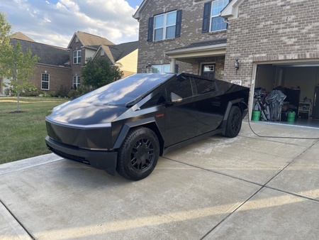 Tesla “Cybertruck”