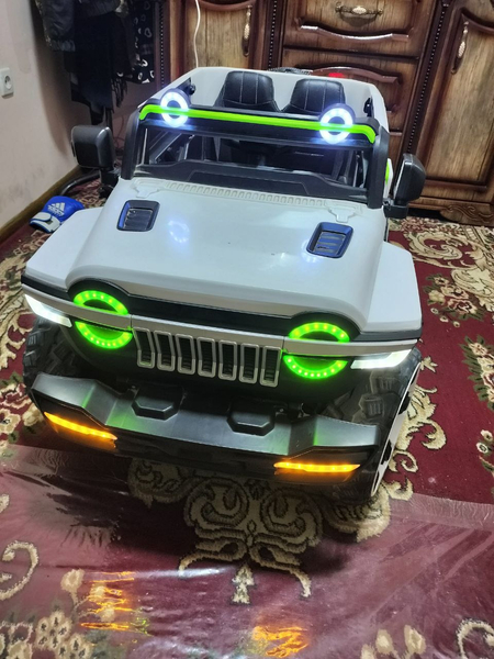 Jeep yosh bolalar mashinasi