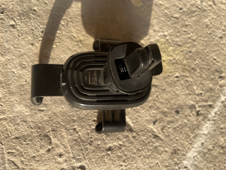 Telefon ushlatdigan I bez provodnoy zaryadka beradi
