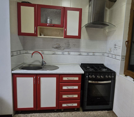 Продается Кухня в хорошем состояние + газ плита + вытяжка + раковина