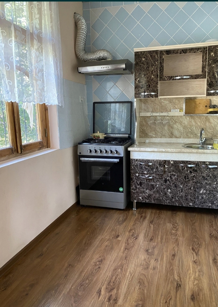 Срочно аренда квартира Ахмад Югнаке 3/2/5 хороший ремонт 400.$