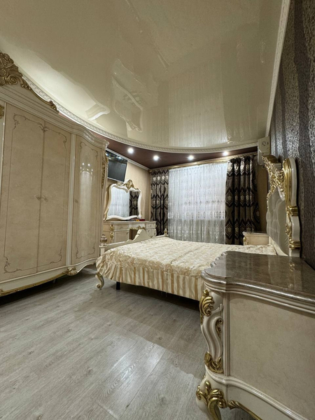 Метро Новза 4/3/4 Банковская квартира 140 м² с ремонтом