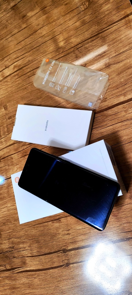 Xiaomi 13 lite 256 GB srochna sotiladi