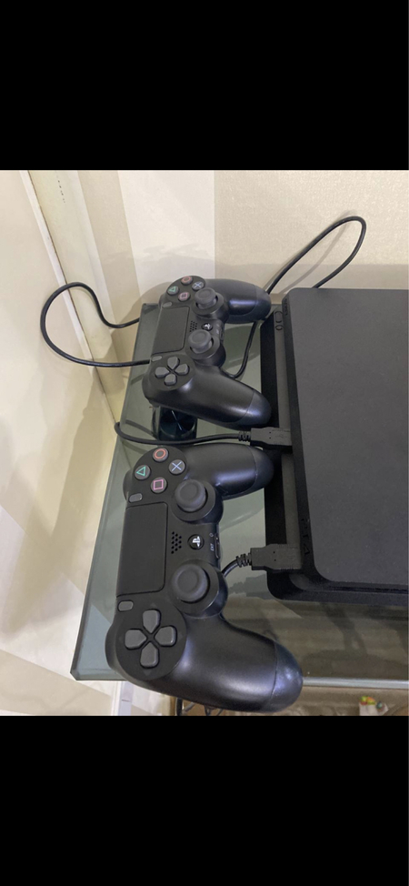 Playstation4 slim HDR 500g 8 игр два джестика почти новый