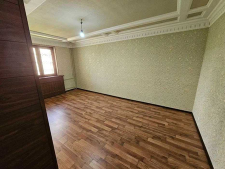 Берунийда шошилинч 4 хонали 3-каватда Банковский уй сотилади. 120м2