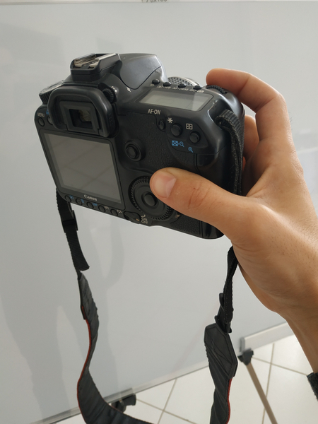 Canon EOS40D sotiladi.