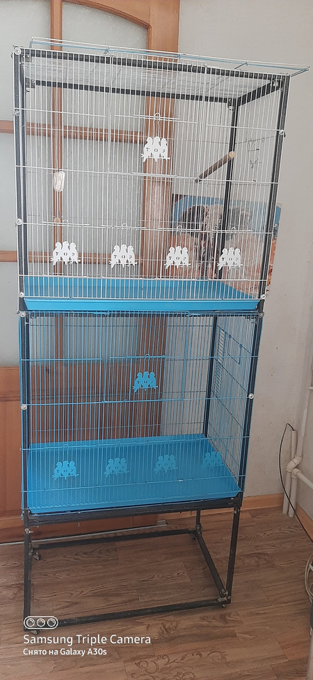 Продаётся клетка для птиц.
