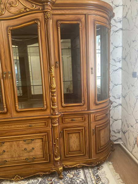 Tez arada kitayda isleb shigarilgan mebel satiladi, baxasi kelisimli