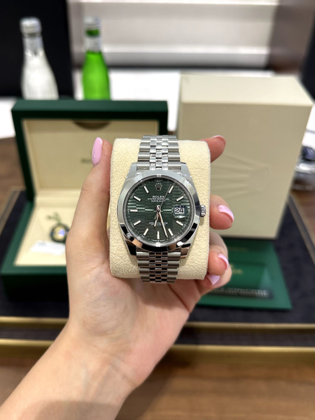 NEW Rolex Datejust 41mm Steel 126300 Green Motif
