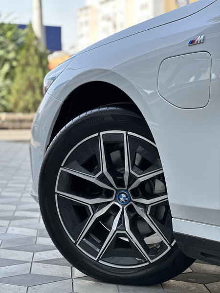 BMW i5 eDrive 35L