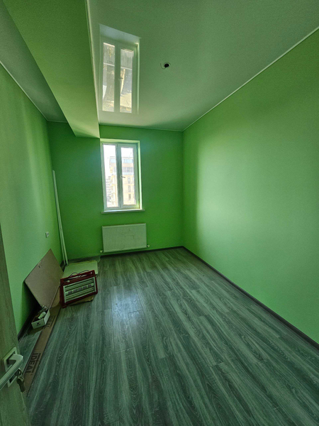 3 xonali 90m² 5-qavat uy sotiladi.