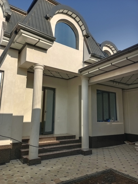 Qibrayda yengi qurilgan 2 sutugʻli uchastka sotladi