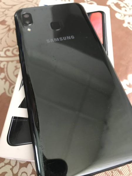 Galaxy a20 yaxshi tutulgan srochna
