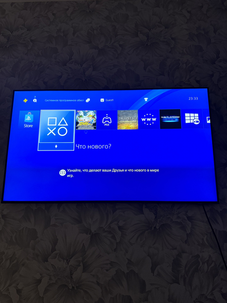 Playstation 4 1-TB  идеальный  2 джойстик оригинал диск в подарок