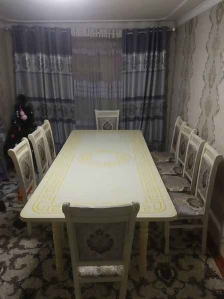 Hontaxta va kursilar 10 kishilik halati yaxshi