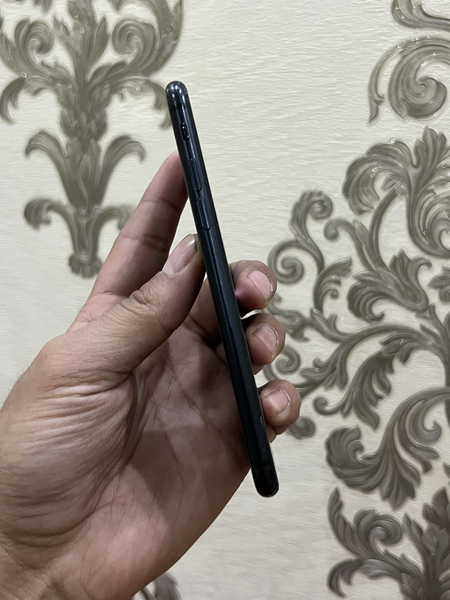 iPhone SE 2020 sotiladi