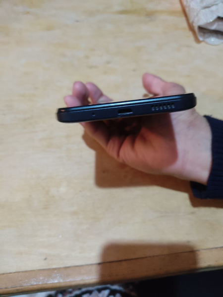 Redmi 12c, 4 ga 64 bir qoʻlda ishlatilgan