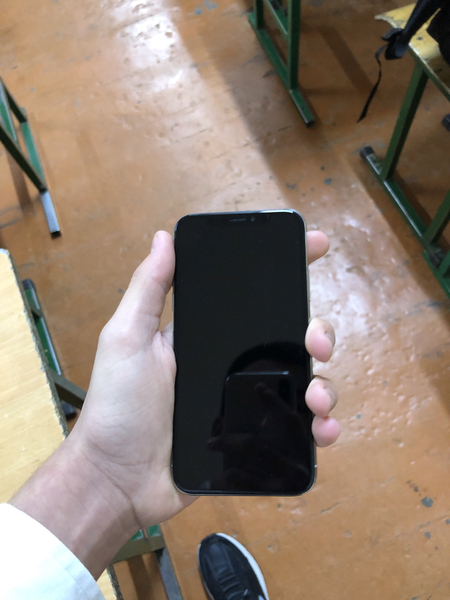 iphone x 81yomks xolati yaxshi