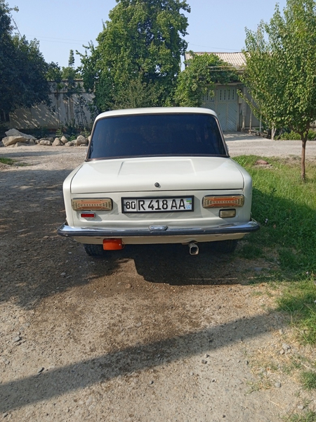 Mashina yaxshi xolatda metani bor