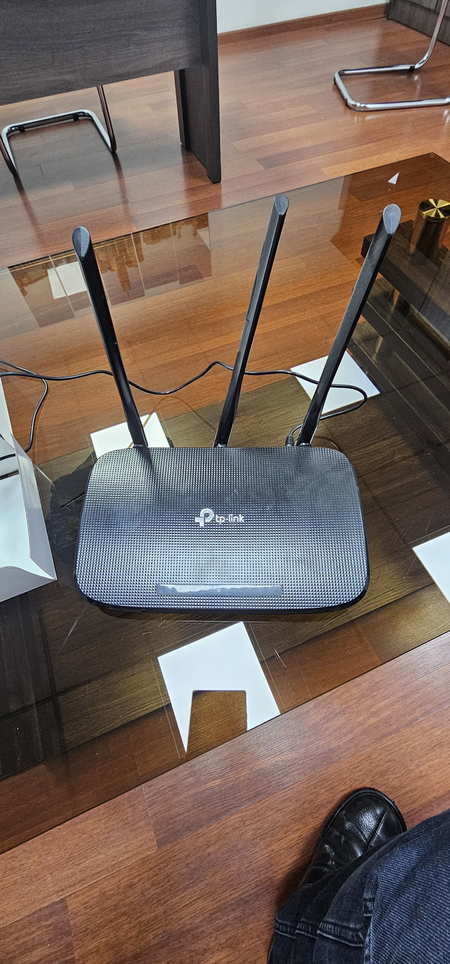 WI-FI Роутер зудлик билан сотилади