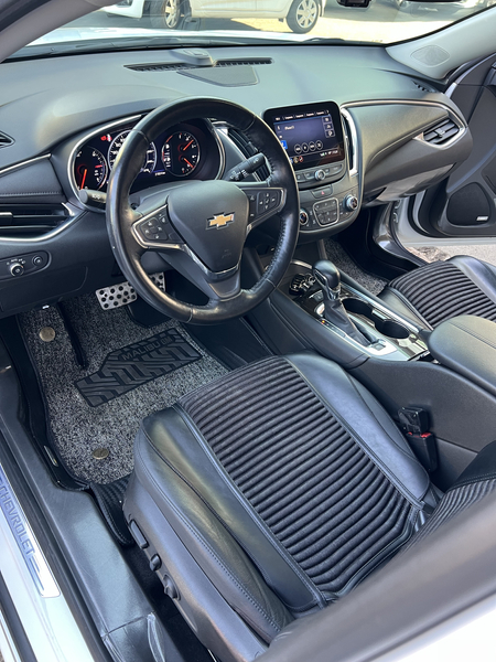 Oq Malibu 2 Premier srochno, 1 qo'l 21900 km
