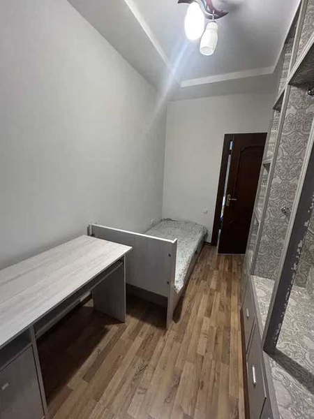 #150 Сдаётся  3/6/9  Алайский базар, 17 школа.Спокойный двор. Метро