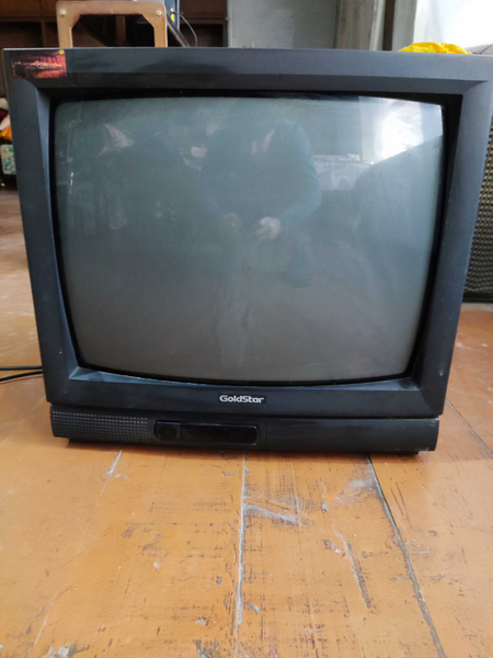 Рангли телевизор Grundig ва Goldstar