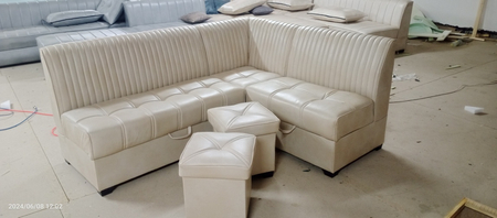 Kuxinni ugalok razmeri 200×160 2ta pufig.