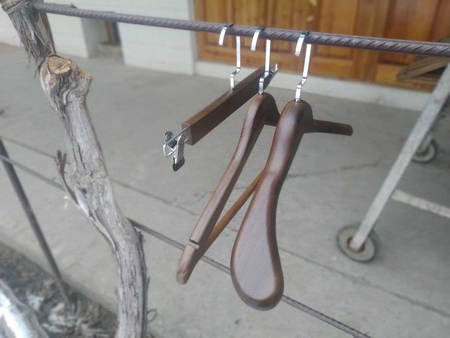 Вешалка на плечиках дереванная