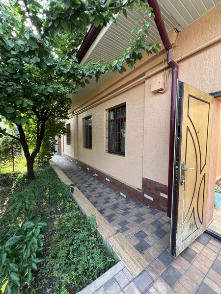 Махалля Подшабог метро БИЙ - продается 3 сотки 6 комнат фасад 20 метро