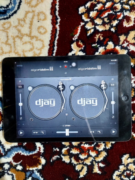 Ipad mini sotiladi