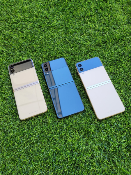 Samsung Galaxy Z Flip 3 (5G). Snapdragon 888. OzU 8/256 GB. Ideal