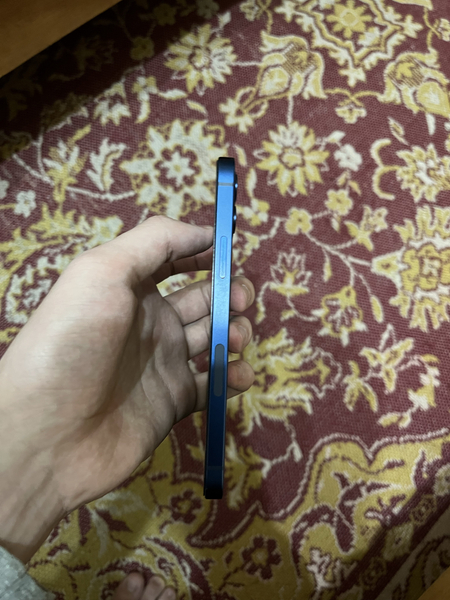 Продается Iphone 12